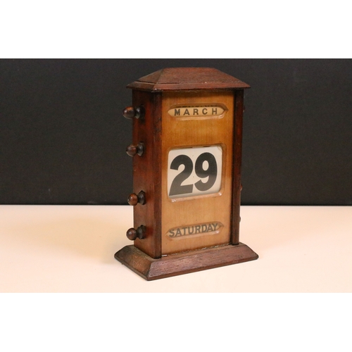 Early 20th Century Edwardian oak desktop perpetual calendar with ...
