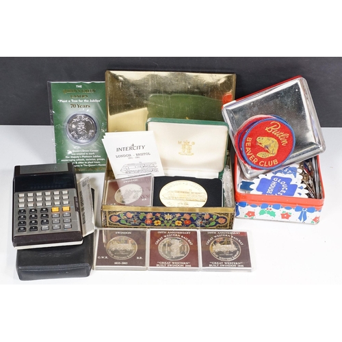 A small group of mixed collectables to include a selection of Butlins ...