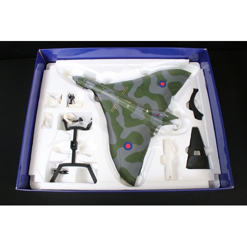 Boxed ltd edn 1/72 Corgi Aviation Archive AA27201 Avro Vulcan B2 XH558 ...
