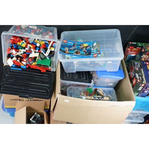 Lego - Large collection of mixed Lego sets featuring bricks, base ...
