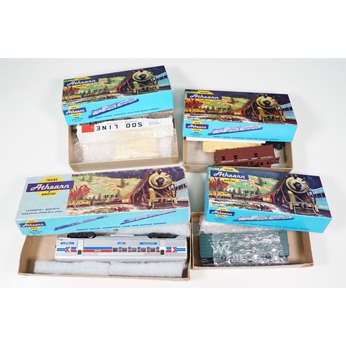 Collection of HO gauge rolling stock and accessories to include 10 x ...