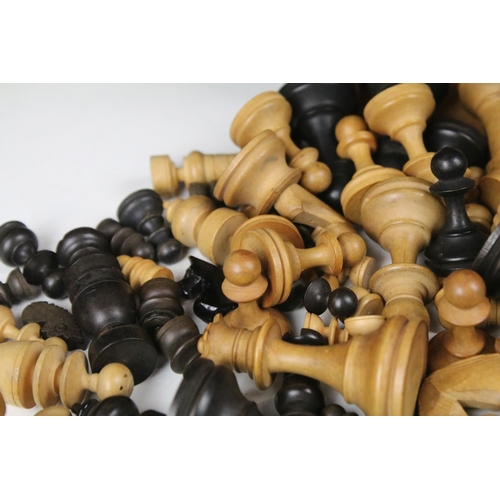 Chess set of small proportions (complete) and a large quantity of chess ...