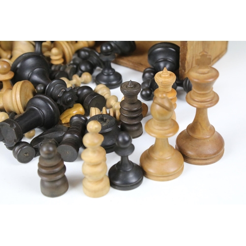 Chess set of small proportions (complete) and a large quantity of chess ...
