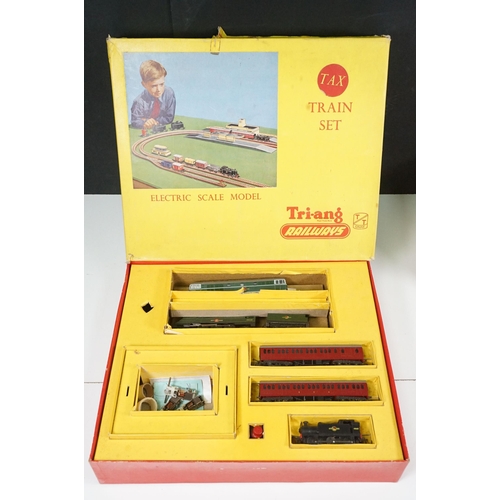 Four boxed Triang TT gauge sets to include T121 Girder Bridge ...