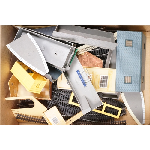 Collection of OO gauge model rail to include Hornby R353 0-6-0 LBSC 100 ...