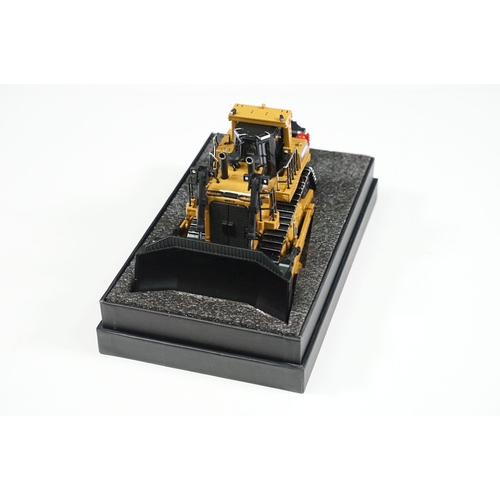 Boxed 1/50 Hui Na Model Tracked Bulldozer diecast model, ex
