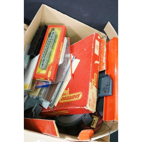 Collection of OO gauge model railway to include 2 x boxed Triang ...