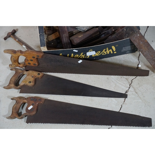Quantity of vintage 20th century tools to include saws, planes, hammers ...