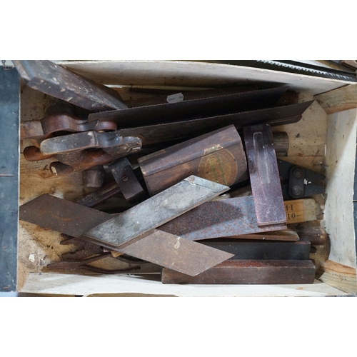 Quantity of vintage 20th century tools to include saws, planes, hammers ...