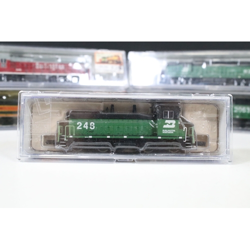 Five cased Life Like N gauge locomotives to include 7745 N SD7 Loco CB&Q #346, 7446 FA1 Locomotive G