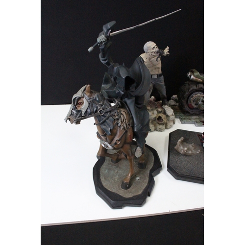 Five large scale figures and statues to include Gentle Giant The Lord ...