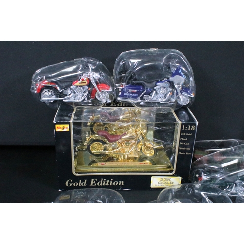 25 Boxed / cased Maisto motorcycle diecast models including boxed 1/18 ...