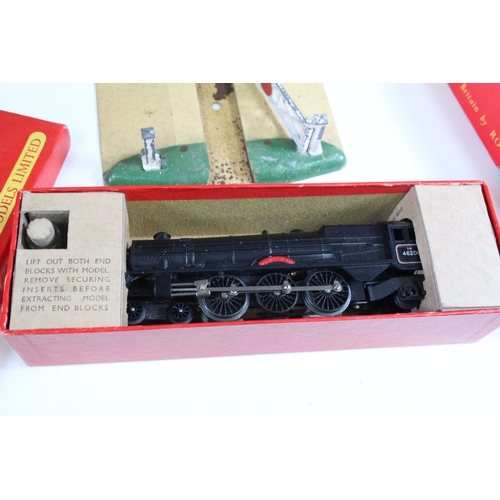 Collection of Triang OO gauge model rail to include boxed R50 4-6-2 ...