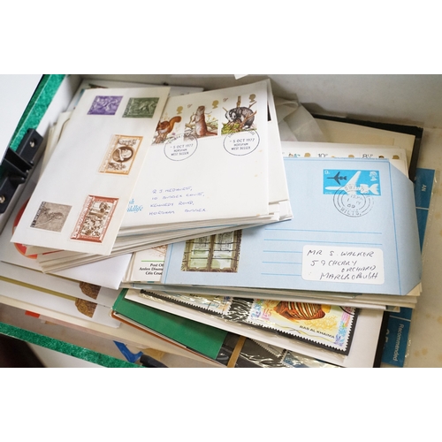 Collection of stamps, to include: Post Office British Pictorial Stamps ...