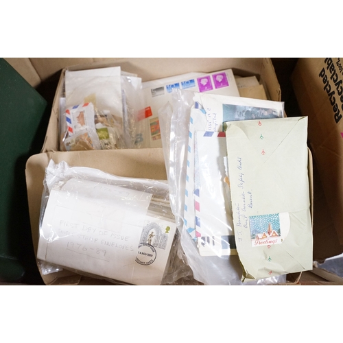 Collection of stamps, to include: Post Office British Pictorial Stamps ...