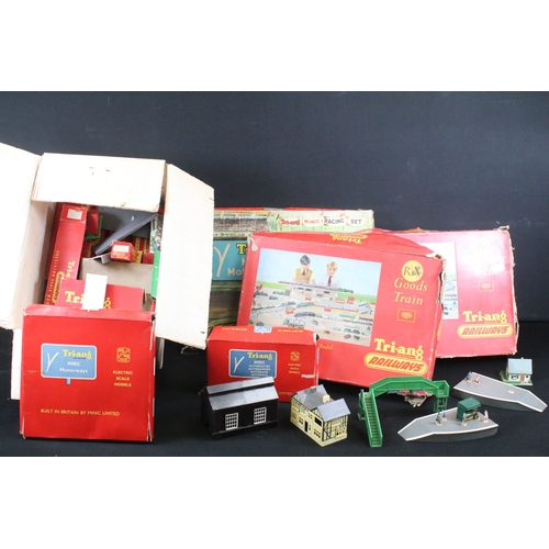 Collection of Triang OO gauge model rail sets and Triang Minic sets to ...