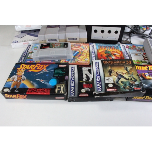 Retro Gaming - Collection of Nintendo retro gaming items to include ...