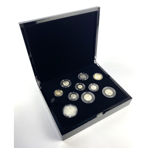 A Royal Mint 2022 UK proof coin set comemmorating the Platinum Jubilee ...