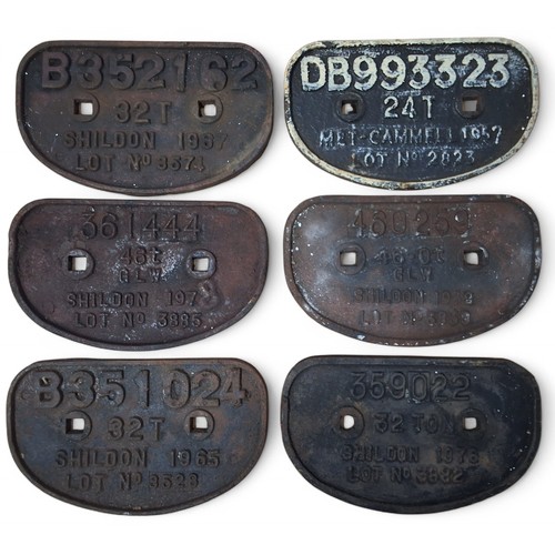 Railwayana - six cast iron D-type wagon plates, including B352162, 32 T ...
