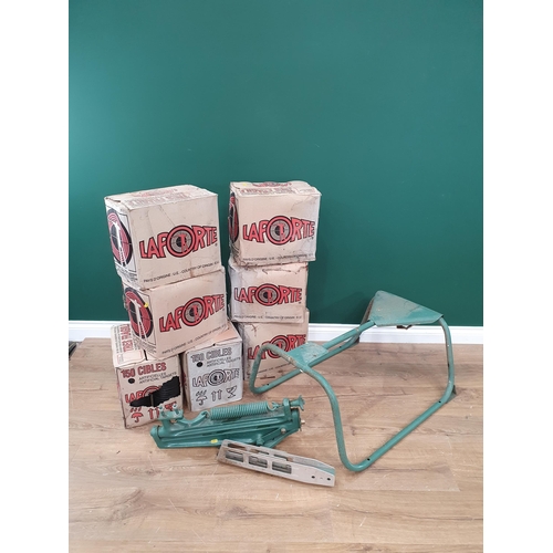 A Clay Pigeon Trap and boxes of Clay Pigeons (R6)