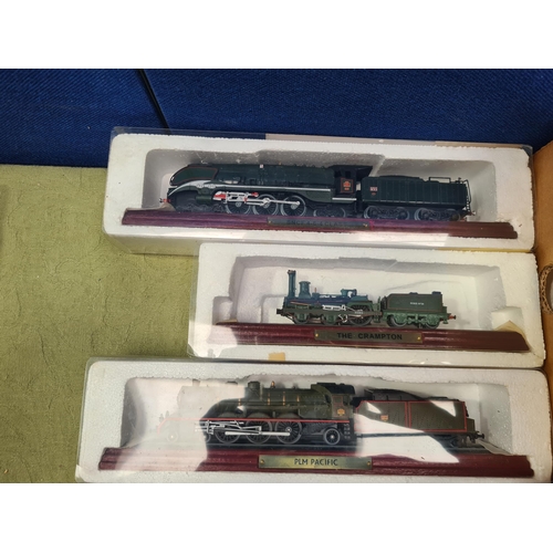 Two boxes of Atlas Editions Models of Locomotives. (R4).