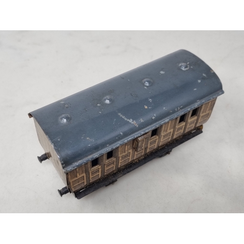 Two Carette 0 gauge short GNR teak 4-wheel Guards Coaches, generally G