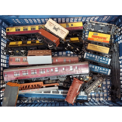 A collection of unboxed 00 gauge Rolling Stock including Hornby Mk.II ...