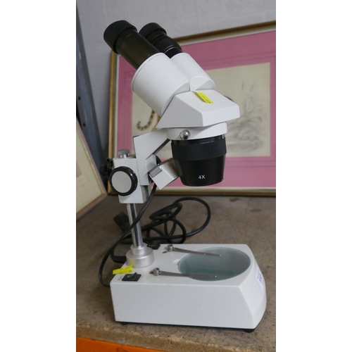 Electric microscope