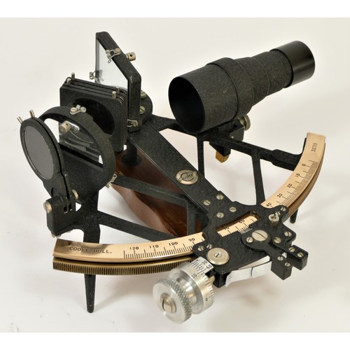 A Cooke & Sons Ltd, Hull Kingston Micrometer sextant, cat. no. 12046 ...