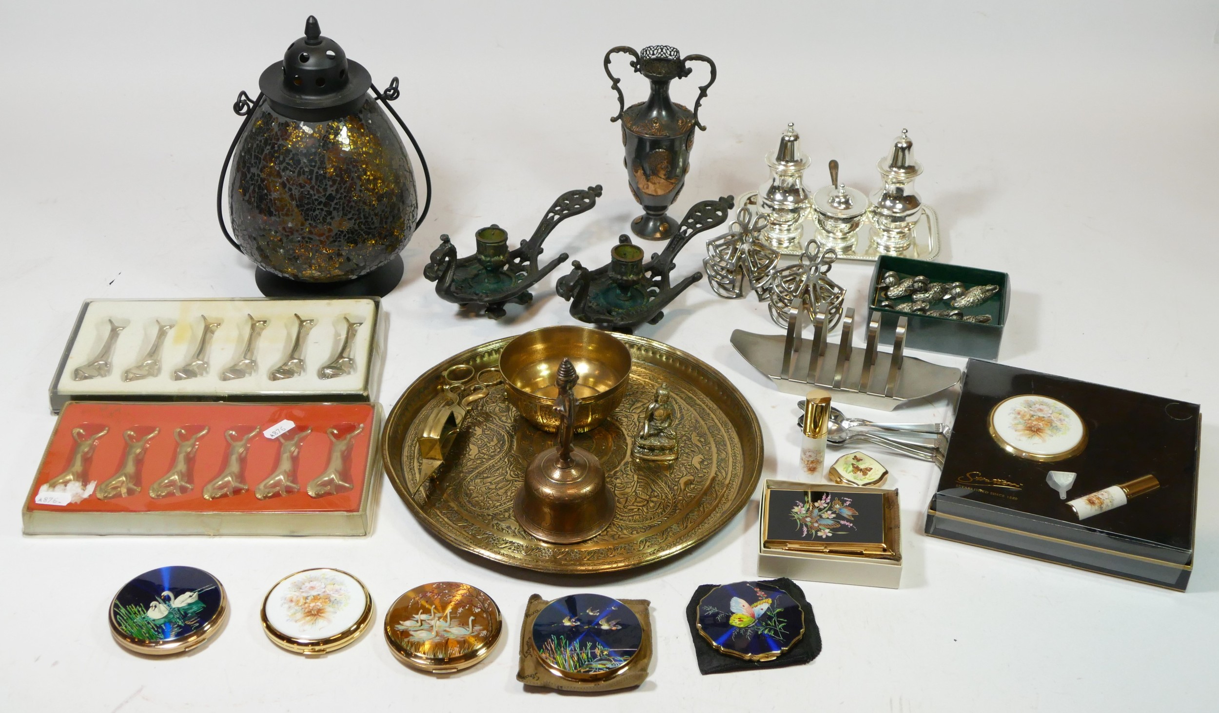 A collection of mid 20th century & later ladies powder compacts ...