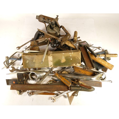 A collection of early 20th century and later carpenters hand tools, in ...