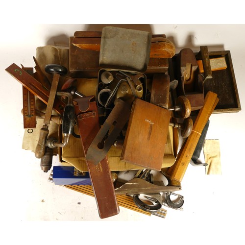 A collection of early 20th century and later carpenters hand tools, in ...