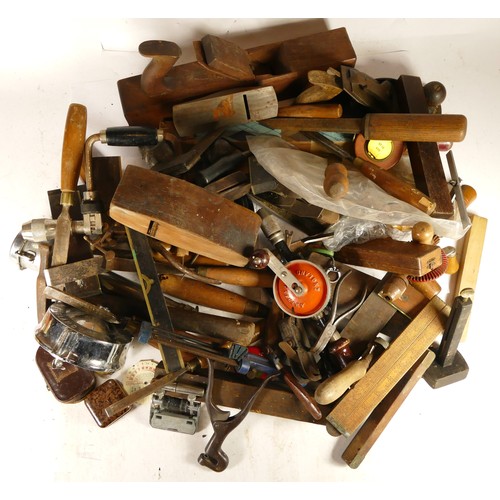 A collection of early 20th century and later carpenters hand tools, in ...