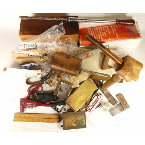 A collection of early 20th century and later carpenters hand tools, in ...