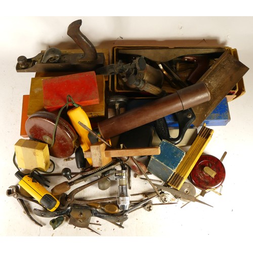 A collection of early 20th century and later carpenters hand tools, in ...