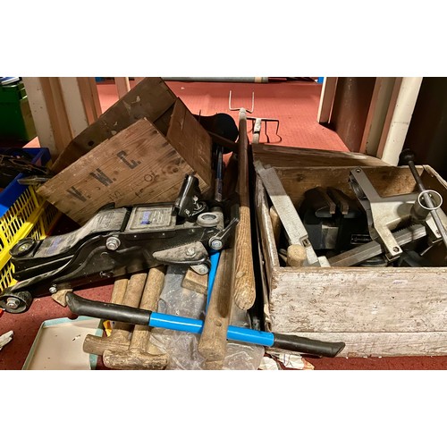 A collection of tools, to include bench vices, car jack, pillar drill ...