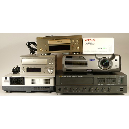 A collection of Hifi equipment, to include a Jet1 amplifier, 2x micro ...