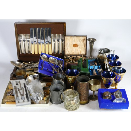 A collection of homewares, to include cased & loose cutlery, Masons ...