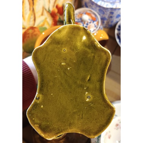 A collection of early 20th century and later ceramic and pottery pieces ...