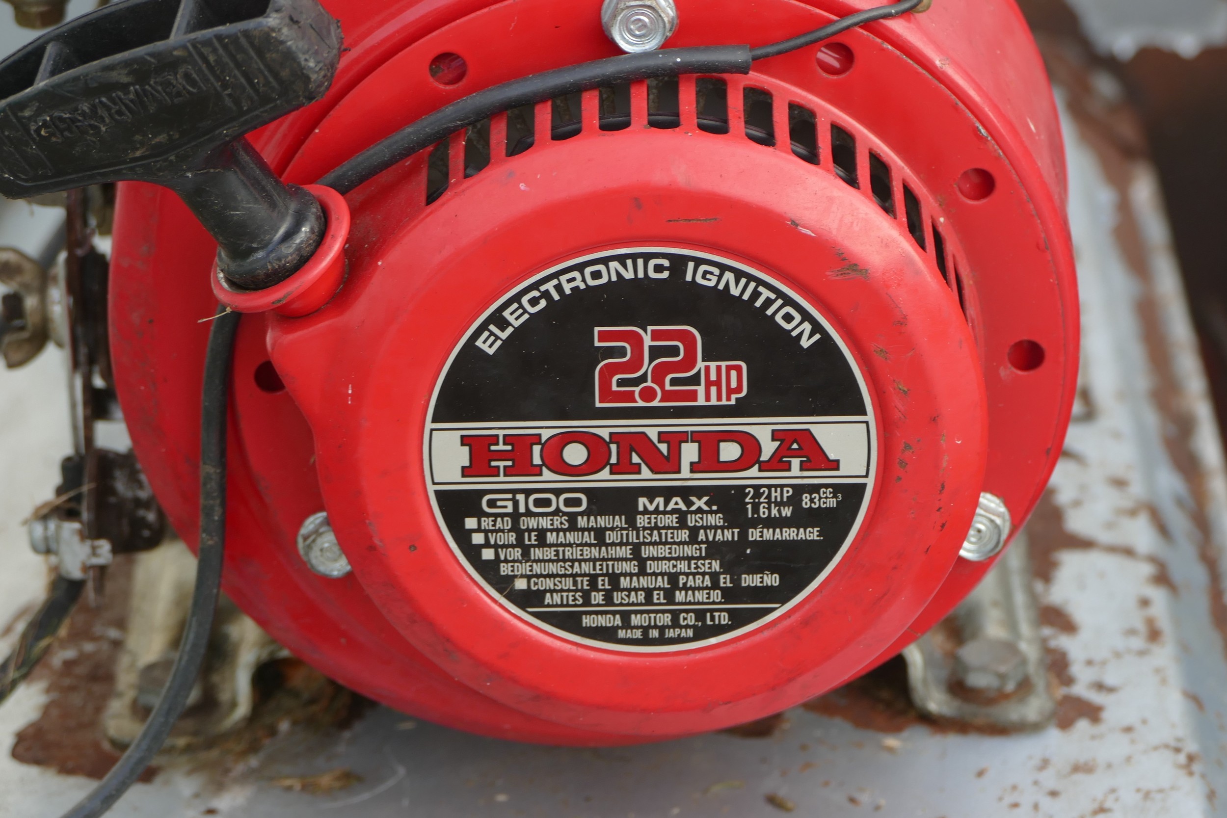 A Honda petrol driven lawn mower, model G100 2.2HP electronic ignition ...