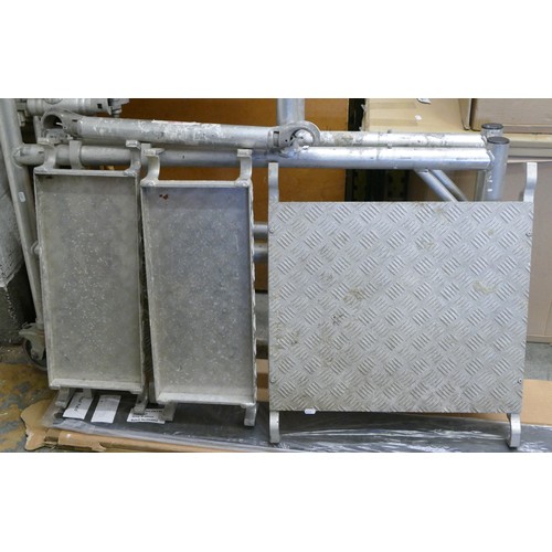 A tradesman's 3 step podium work platform.