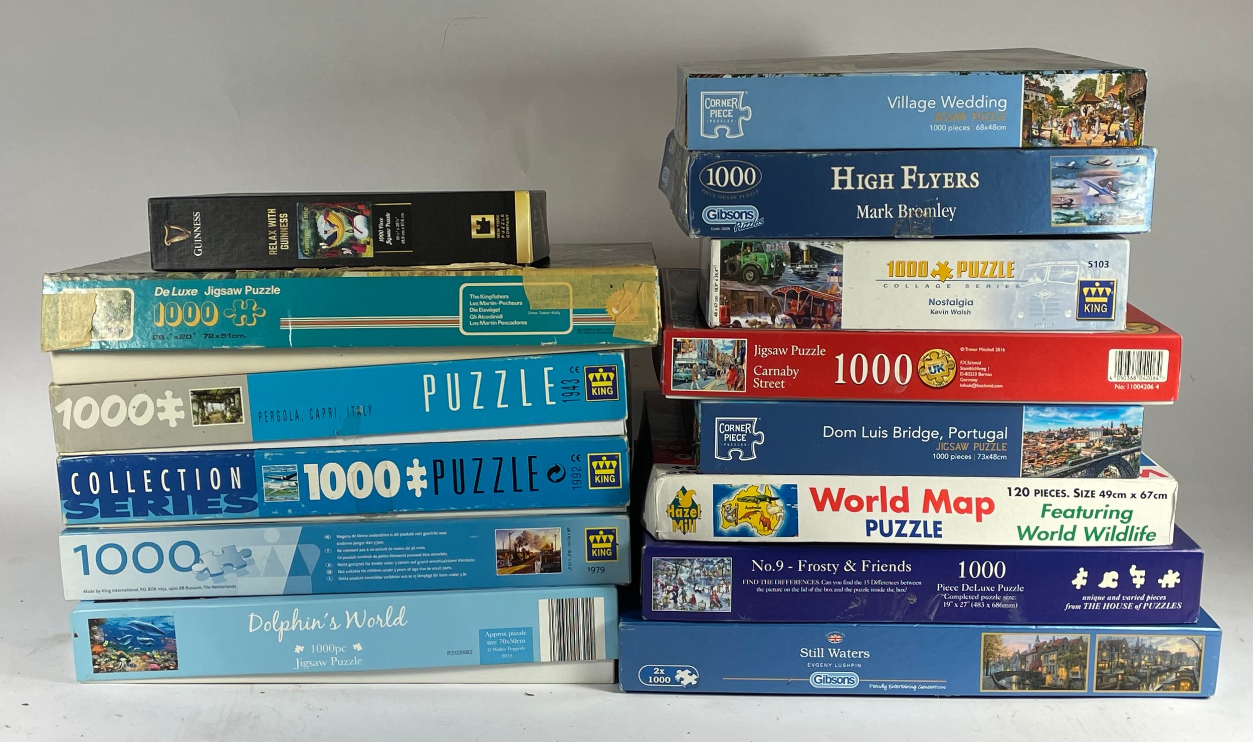 Large collection of 20th century and later boxed jigsaw puzzles.