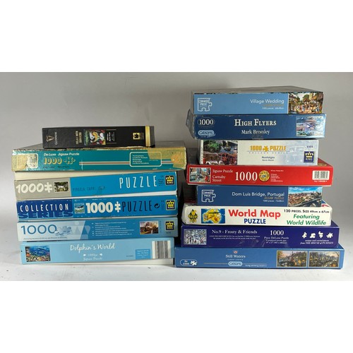 Large collection of 20th century and later boxed jigsaw puzzles.