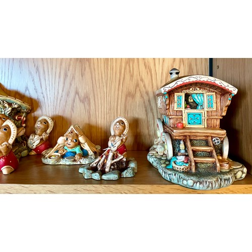 Pendelfin; a collection of rabbits to include Millennium Queen, Roxy ...