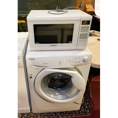 A panasonic 900w microwave (52cm wide, 30cm high and 35 deep) with a ...