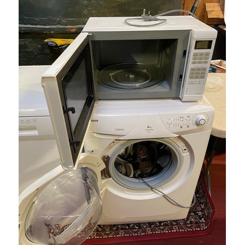 A panasonic 900w microwave (52cm wide, 30cm high and 35 deep) with a ...