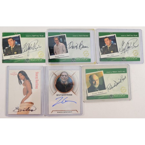 A mixed collection of 6x autograph cards to include signatures from CSI ...