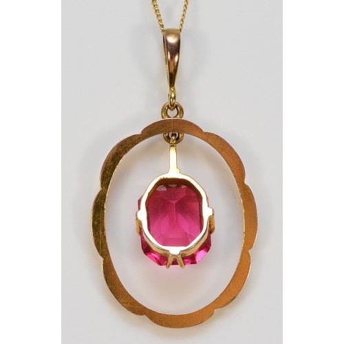 An unmarked 9ct gold red gemstone pendant with a chain, 25mm, 3.2g