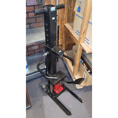 A 'The Handy' adjustable height 12 tonne hydraulic jack log splitter ...