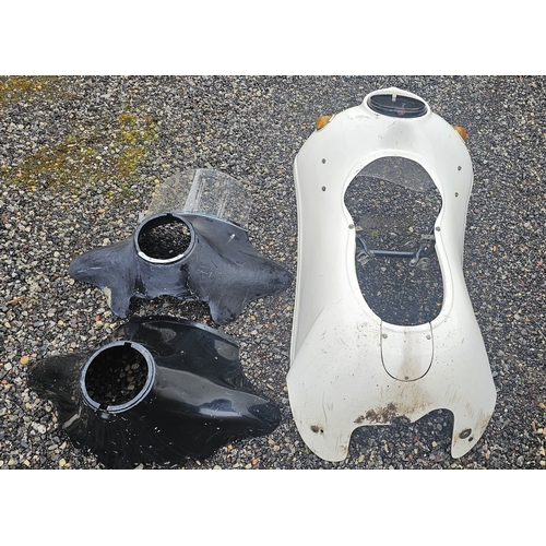 An Avon full fairing, to suit a Norton featherbed, together with two ...